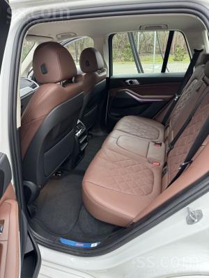 White BMW X5 2023 in Jurmala, with an engine capacity of 3.00 L and mileage of 42 thousand km for 43500 €, photo 10 on AUTOMOTO.COM.LV