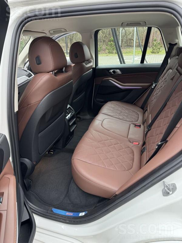 Balts BMW X5 2023 Jūrmala, ar dzinēja tilpumu 3.00 L un nobraukumu 43 tūkst. km par 43500 €, foto 9 vietnē AUTOMOTO.COM.LV