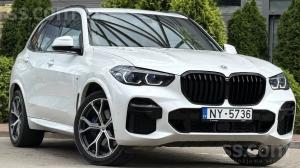 White BMW X5 2023 in Riga, with an engine capacity of 3.00 L and mileage of 41 thousand km for 59000 €, photo 1 on AUTOMOTO.COM.LV