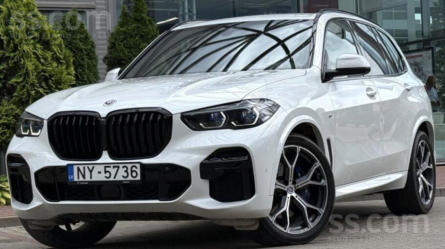 White BMW X5 2023 in Riga, with an engine capacity of 3.00 L and mileage of 41 thousand km for 59000 €, photo 4 on AUTOMOTO.COM.LV