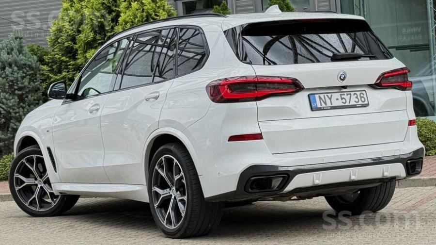 White BMW X5 2023 in Riga, with an engine capacity of 3.00 L and mileage of 41 thousand km for 59000 €, photo 6 on AUTOMOTO.COM.LV