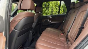 White BMW X5 2023 in Riga, with an engine capacity of 3.00 L and mileage of 41 thousand km for 59000 €, photo 20 on AUTOMOTO.COM.LV