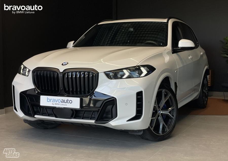 White BMW X5 2023 in Klaipeda, with an engine capacity of 3.00 L and mileage of 99 thousand km for 69991 €, photo 1 on AUTOMOTO.COM.LV