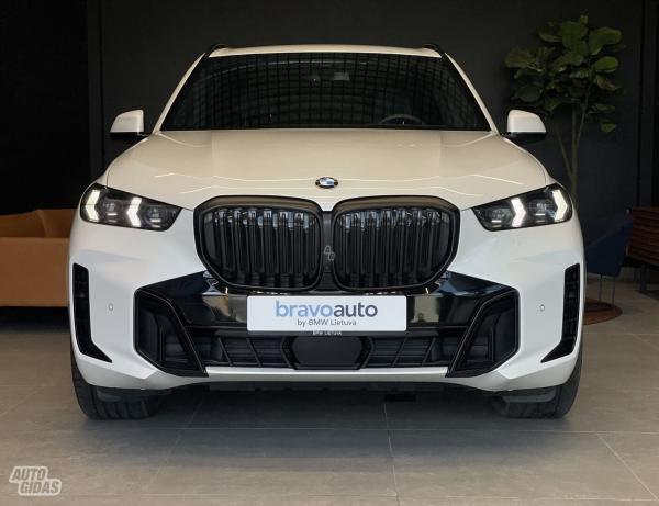 White BMW X5 2023 in Klaipeda, with an engine capacity of 3.00 L and mileage of 99 thousand km for 69991 €, photo 2 on AUTOMOTO.COM.LV