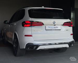 White BMW X5 2023 in Klaipeda, with an engine capacity of 3.00 L and mileage of 99 thousand km for 69991 €, photo 7 on AUTOMOTO.COM.LV
