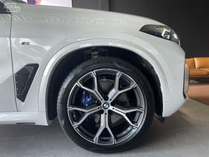 White BMW X5 2023 in Klaipeda, with an engine capacity of 3.00 L and mileage of 99 thousand km for 69991 €, photo 8 on AUTOMOTO.COM.LV