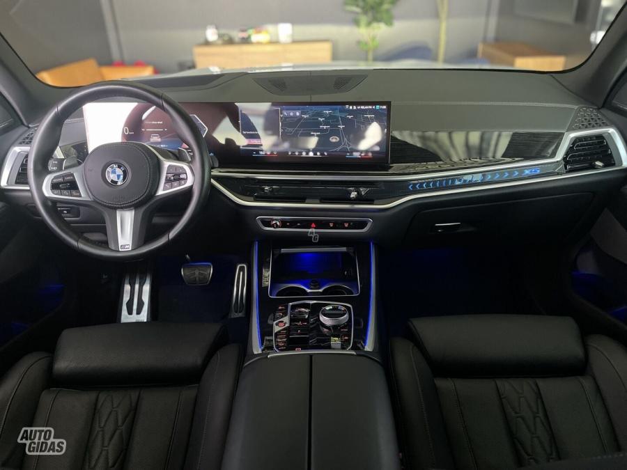 White BMW X5 2023 in Klaipeda, with an engine capacity of 3.00 L and mileage of 99 thousand km for 69991 €, photo 13 on AUTOMOTO.COM.LV