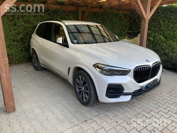 BMW X5 2023 LiepÄja vietnÄ Balts BMW X5 2023 LiepÄja, ar dzinÄja tilpumu 3.00 L un nobraukumu 53 tÅ«kst. km par 60000 ā¬, foto 1 vietnÄ AUTOMOTO.COM.LV