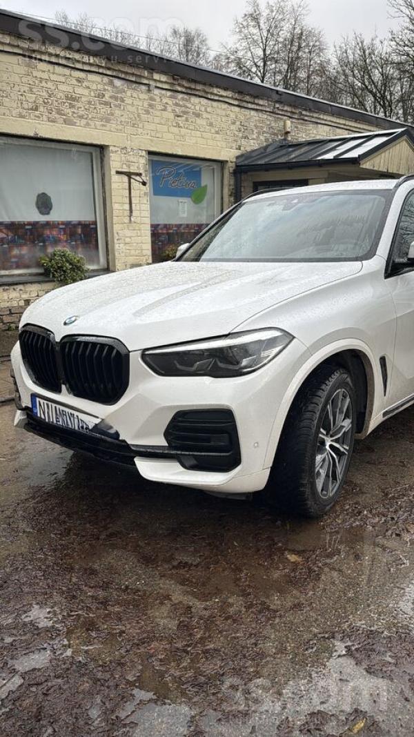 BMW X5 2023 LiepÄja vietnÄ Balts BMW X5 2023 LiepÄja, ar dzinÄja tilpumu 3.00 L un nobraukumu 53 tÅ«kst. km par 60000 ā¬, foto 4 vietnÄ AUTOMOTO.COM.LV