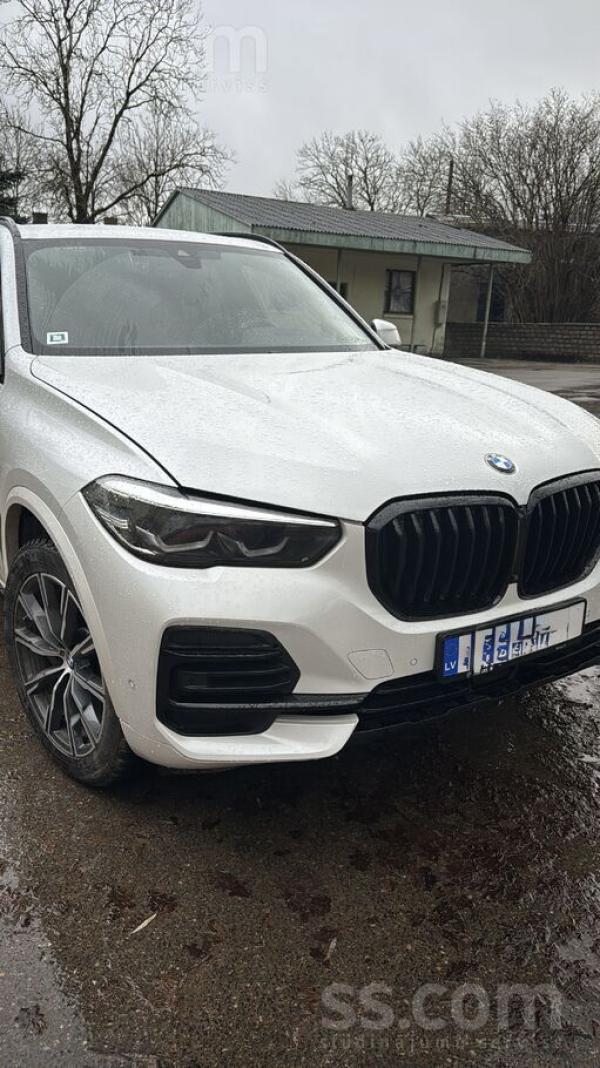 BMW X5 2023 LiepÄja vietnÄ Balts BMW X5 2023 LiepÄja, ar dzinÄja tilpumu 3.00 L un nobraukumu 53 tÅ«kst. km par 60000 ā¬, foto 5 vietnÄ AUTOMOTO.COM.LV
