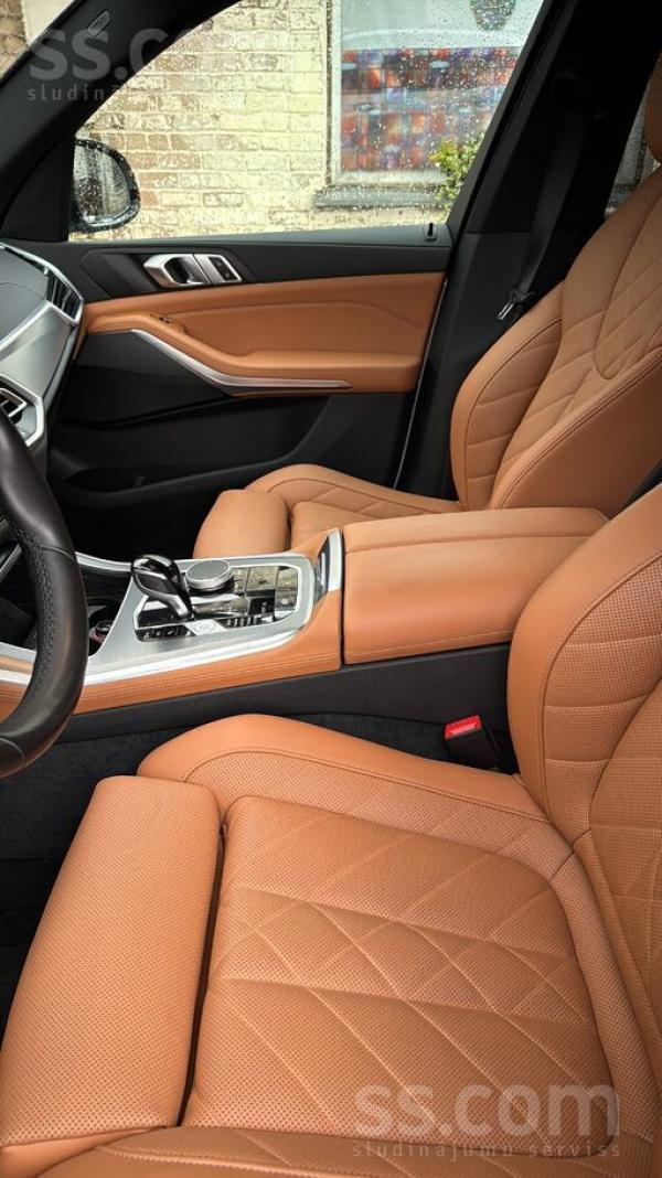 BMW X5 2023 LiepÄja vietnÄ Balts BMW X5 2023 LiepÄja, ar dzinÄja tilpumu 3.00 L un nobraukumu 53 tÅ«kst. km par 60000 ā¬, foto 7 vietnÄ AUTOMOTO.COM.LV