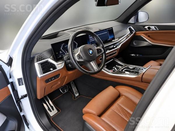 BMW X5 2023 in Tukums on AUTOMOTO.COM.LV White BMW X5 2023 in Tukums, with an engine capacity of 3.00 L and mileage of 62 thousand km for 75500 β¬, photo 4 on AUTOMOTO.COM.LV