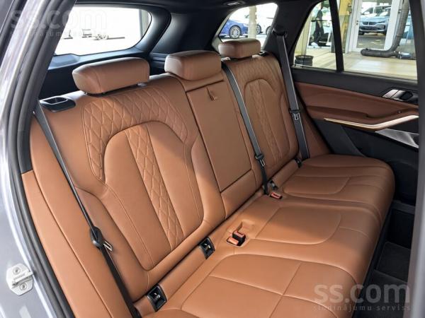 BMW X5 2023 in Tukums on AUTOMOTO.COM.LV White BMW X5 2023 in Tukums, with an engine capacity of 3.00 L and mileage of 62 thousand km for 75500 β¬, photo 5 on AUTOMOTO.COM.LV