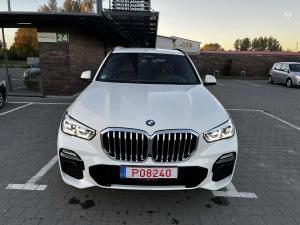 White BMW X5 2023 in Marijampole, with an engine capacity of 2.99 L and mileage of 76 thousand km for 45500 €, photo  on AUTOMOTO.COM.LV