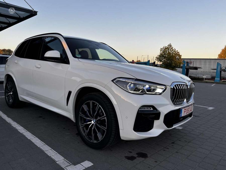 White BMW X5 2023 in Marijampole, with an engine capacity of 2.99 L and mileage of 76 thousand km for 45500 €, photo 8 on AUTOMOTO.COM.LV