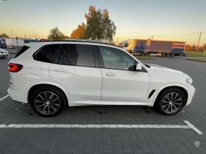 White BMW X5 2023 in Marijampole, with an engine capacity of 2.99 L and mileage of 76 thousand km for 45500 €, photo 9 on AUTOMOTO.COM.LV
