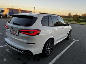 White BMW X5 2023 in Marijampole, with an engine capacity of 2.99 L and mileage of 76 thousand km for 45500 €, photo 10 on AUTOMOTO.COM.LV
