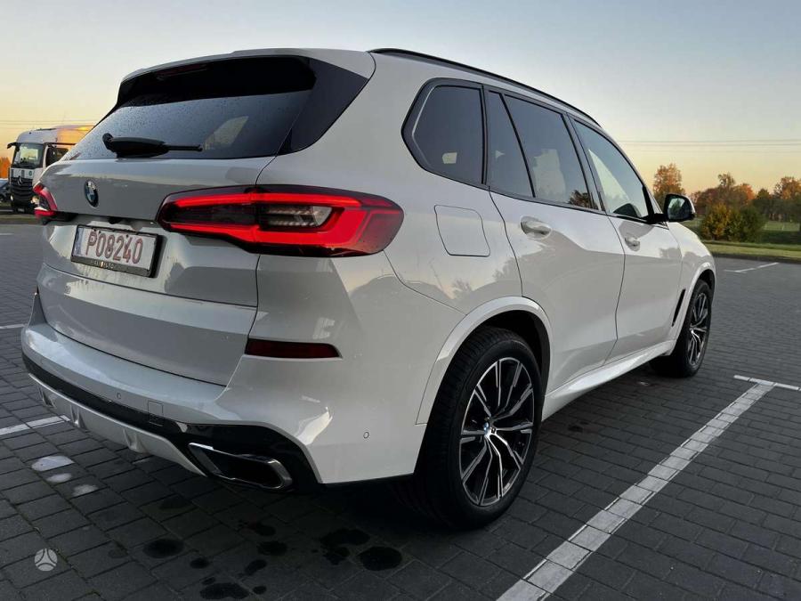 White BMW X5 2023 in Marijampole, with an engine capacity of 2.99 L and mileage of 76 thousand km for 45500 €, photo 11 on AUTOMOTO.COM.LV