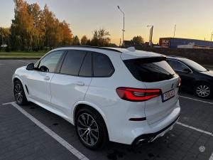 White BMW X5 2023 in Marijampole, with an engine capacity of 2.99 L and mileage of 76 thousand km for 45500 €, photo 14 on AUTOMOTO.COM.LV