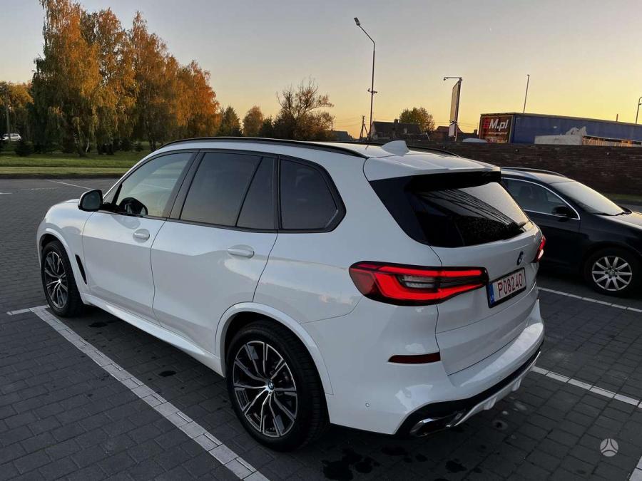 White BMW X5 2023 in Marijampole, with an engine capacity of 2.99 L and mileage of 76 thousand km for 45500 €, photo 14 on AUTOMOTO.COM.LV