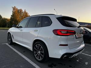 White BMW X5 2023 in Marijampole, with an engine capacity of 2.99 L and mileage of 76 thousand km for 45500 €, photo 15 on AUTOMOTO.COM.LV