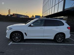 White BMW X5 2023 in Marijampole, with an engine capacity of 2.99 L and mileage of 76 thousand km for 45500 €, photo 16 on AUTOMOTO.COM.LV