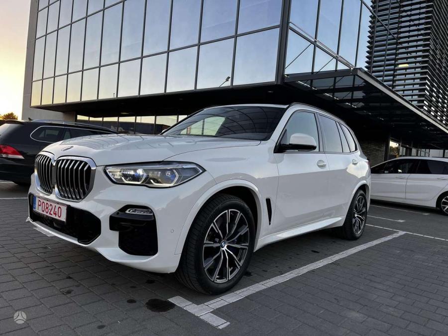 White BMW X5 2023 in Marijampole, with an engine capacity of 2.99 L and mileage of 76 thousand km for 45500 €, photo 17 on AUTOMOTO.COM.LV
