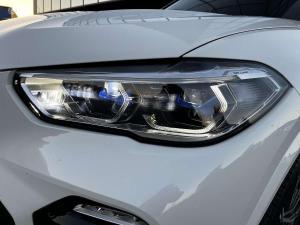 White BMW X5 2023 in Marijampole, with an engine capacity of 2.99 L and mileage of 76 thousand km for 45500 €, photo 19 on AUTOMOTO.COM.LV