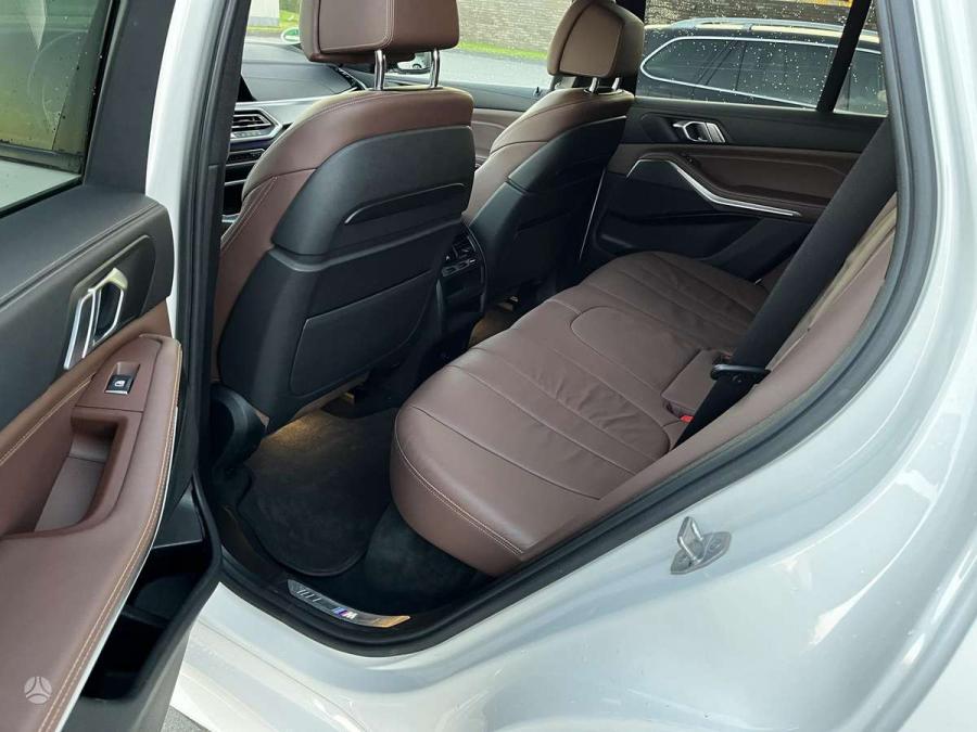 White BMW X5 2023 in Marijampole, with an engine capacity of 2.99 L and mileage of 76 thousand km for 45500 €, photo 27 on AUTOMOTO.COM.LV