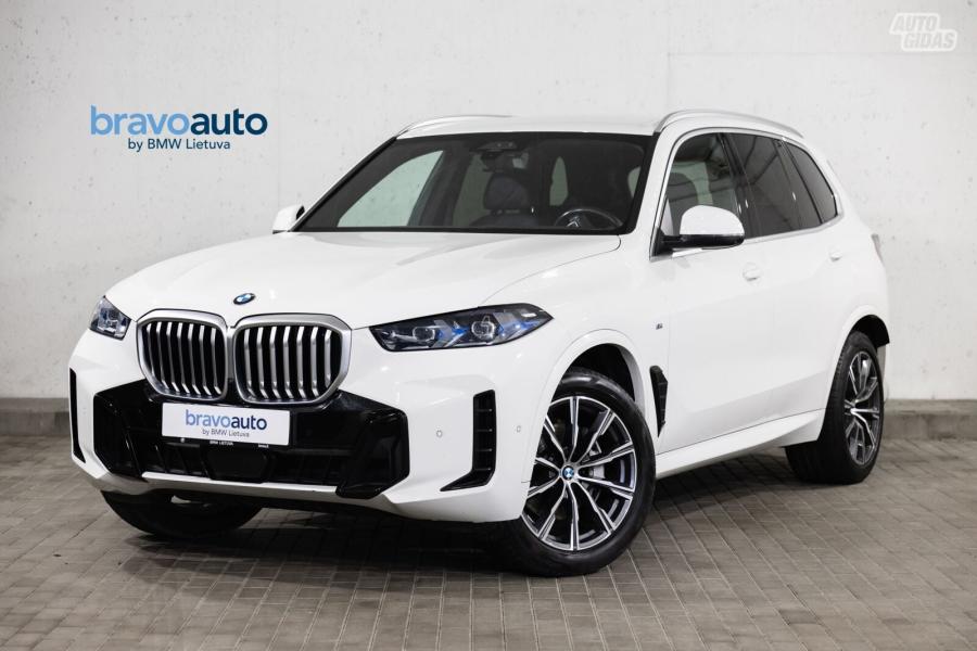 White BMW X5 2023 in Vilnius, with an engine capacity of 3.00 L and mileage of 67 thousand km for 66491 €, photo 1 on AUTOMOTO.COM.LV