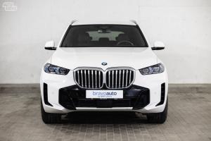 White BMW X5 2023 in Vilnius, with an engine capacity of 3.00 L and mileage of 67 thousand km for 66491 €, photo 3 on AUTOMOTO.COM.LV