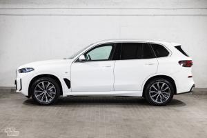 White BMW X5 2023 in Vilnius, with an engine capacity of 3.00 L and mileage of 67 thousand km for 66491 €, photo 7 on AUTOMOTO.COM.LV