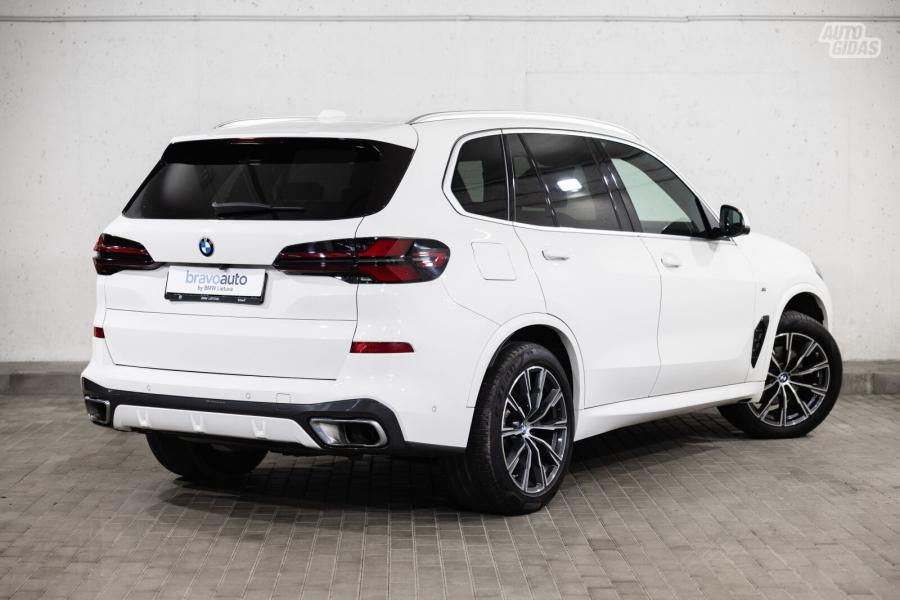 White BMW X5 2023 in Vilnius, with an engine capacity of 3.00 L and mileage of 67 thousand km for 66491 €, photo 9 on AUTOMOTO.COM.LV