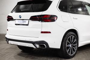 White BMW X5 2023 in Vilnius, with an engine capacity of 3.00 L and mileage of 67 thousand km for 66491 €, photo 10 on AUTOMOTO.COM.LV