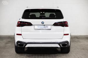 White BMW X5 2023 in Vilnius, with an engine capacity of 3.00 L and mileage of 67 thousand km for 66491 €, photo 11 on AUTOMOTO.COM.LV