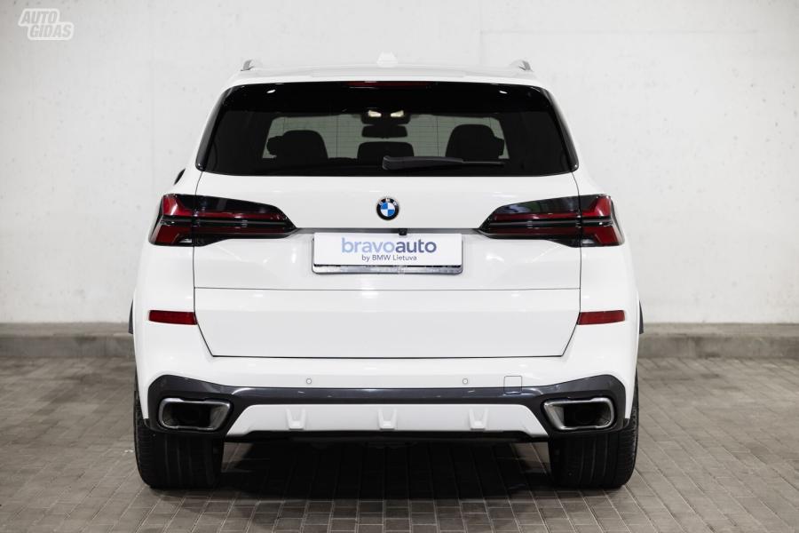 White BMW X5 2023 in Vilnius, with an engine capacity of 3.00 L and mileage of 67 thousand km for 66491 €, photo 11 on AUTOMOTO.COM.LV
