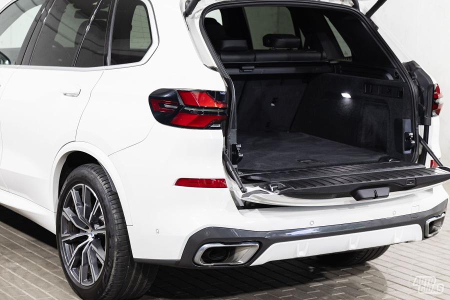 White BMW X5 2023 in Vilnius, with an engine capacity of 3.00 L and mileage of 67 thousand km for 66491 €, photo 12 on AUTOMOTO.COM.LV