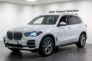White BMW X5 2023 in Riga, with an engine capacity of 3.00 L and mileage of 68 thousand km for 39900 €, photo  on AUTOMOTO.COM.LV
