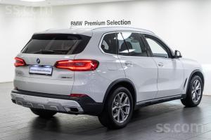 White BMW X5 2023 in Riga, with an engine capacity of 3.00 L and mileage of 68 thousand km for 39900 €, photo 3 on AUTOMOTO.COM.LV