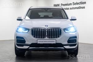 White BMW X5 2023 in Riga, with an engine capacity of 3.00 L and mileage of 68 thousand km for 39900 €, photo 4 on AUTOMOTO.COM.LV