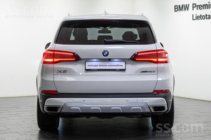 White BMW X5 2023 in Riga, with an engine capacity of 3.00 L and mileage of 68 thousand km for 39900 €, photo 5 on AUTOMOTO.COM.LV