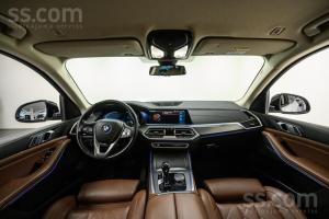 White BMW X5 2023 in Riga, with an engine capacity of 3.00 L and mileage of 68 thousand km for 39900 €, photo 6 on AUTOMOTO.COM.LV