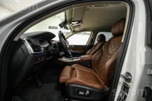 White BMW X5 2023 in Riga, with an engine capacity of 3.00 L and mileage of 68 thousand km for 39900 €, photo 8 on AUTOMOTO.COM.LV