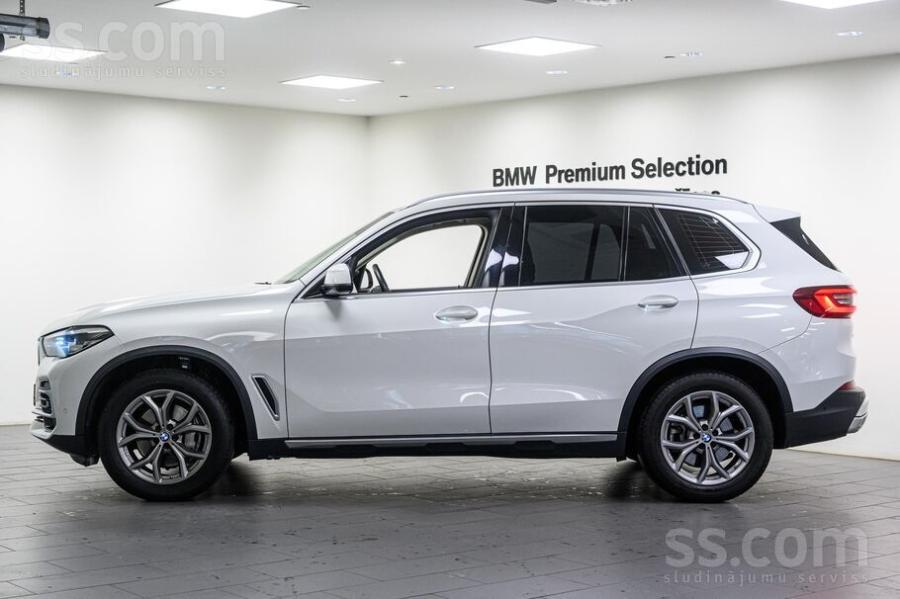 White BMW X5 2023 in Riga, with an engine capacity of 3.00 L and mileage of 68 thousand km for 39900 €, photo 10 on AUTOMOTO.COM.LV