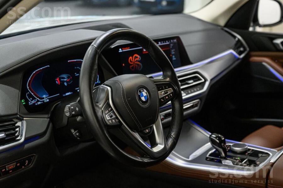 White BMW X5 2023 in Riga, with an engine capacity of 3.00 L and mileage of 68 thousand km for 39900 €, photo 11 on AUTOMOTO.COM.LV