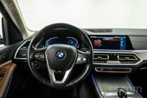 White BMW X5 2023 in Riga, with an engine capacity of 3.00 L and mileage of 68 thousand km for 39900 €, photo 12 on AUTOMOTO.COM.LV