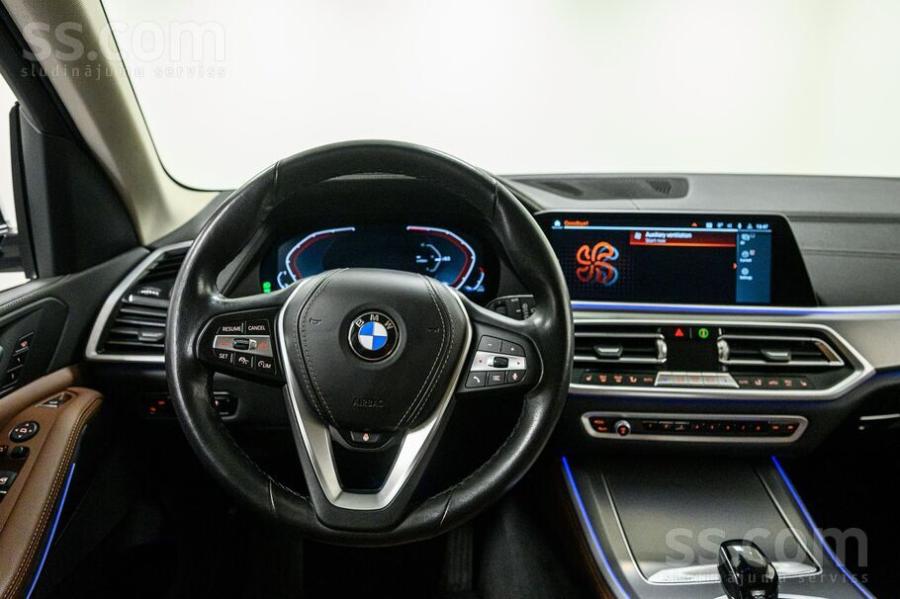 White BMW X5 2023 in Riga, with an engine capacity of 3.00 L and mileage of 68 thousand km for 39900 €, photo 12 on AUTOMOTO.COM.LV