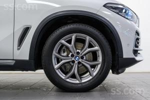 White BMW X5 2023 in Riga, with an engine capacity of 3.00 L and mileage of 68 thousand km for 39900 €, photo 14 on AUTOMOTO.COM.LV
