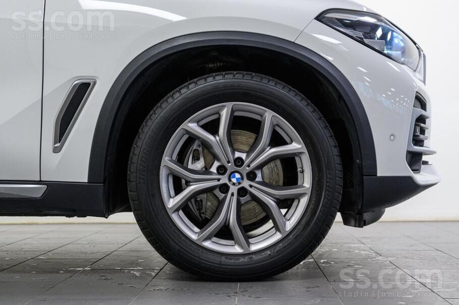 White BMW X5 2023 in Riga, with an engine capacity of 3.00 L and mileage of 68 thousand km for 39900 €, photo 14 on AUTOMOTO.COM.LV