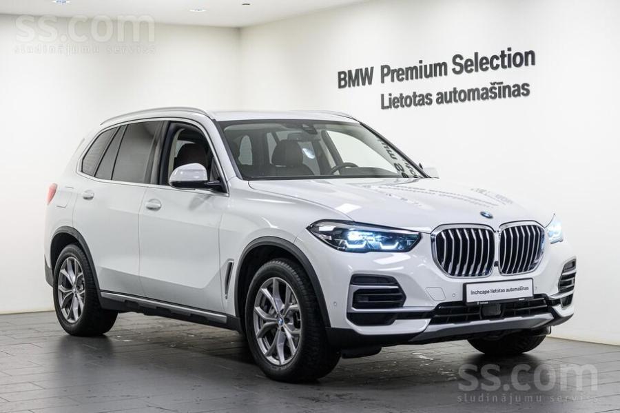 White BMW X5 2023 in Riga, with an engine capacity of 3.00 L and mileage of 68 thousand km for 39900 €, photo 16 on AUTOMOTO.COM.LV